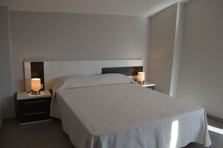 Room With Batroom And Terrace. - Balaguer