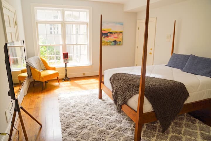 Charming One Bedroom Guest House - Lynchburg, VA
