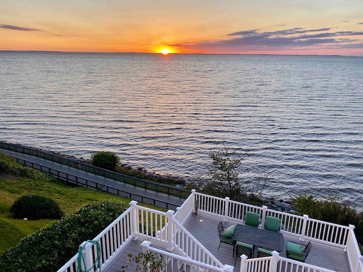 Chesapeake Beach Bay Front @ Boardwalk W 3 Decks! - Chesapeake Beach, MD