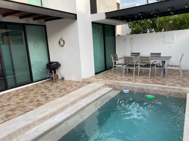 Nueva Y Amplia Casa Con Alberca Cerca De Galerías! - Mérida, México