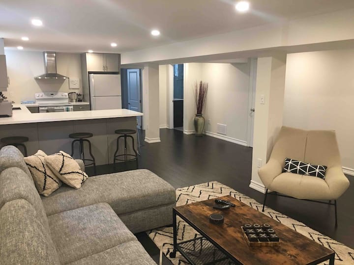 New Modern Private Luxury Basement Apt. In Vaughan - Vaughan