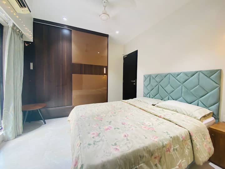 Peace N Joy
Located In Bandra West Near Linking Rd - Mumbai