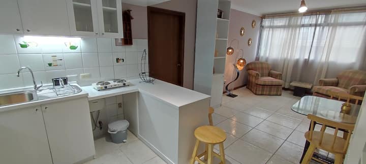 Apartamento Wi-fi Y Parqueo. Urdesa - Guayaquil - Guayaquil