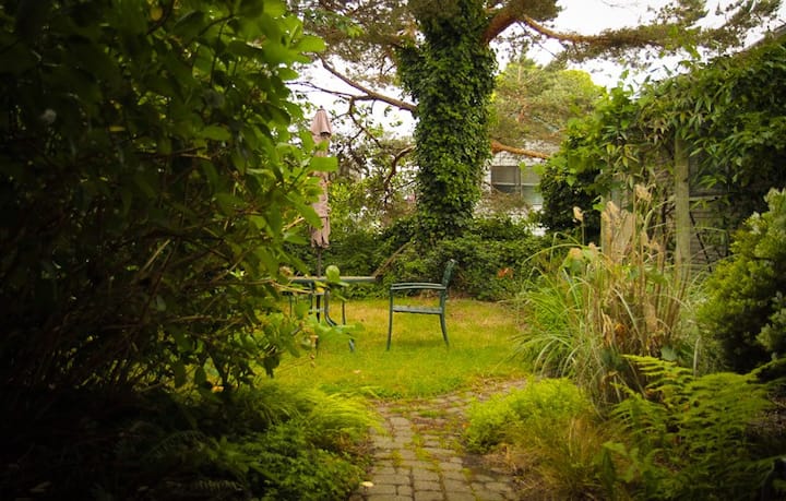 Theo & Maria's Red House - Interbay - Seattle
