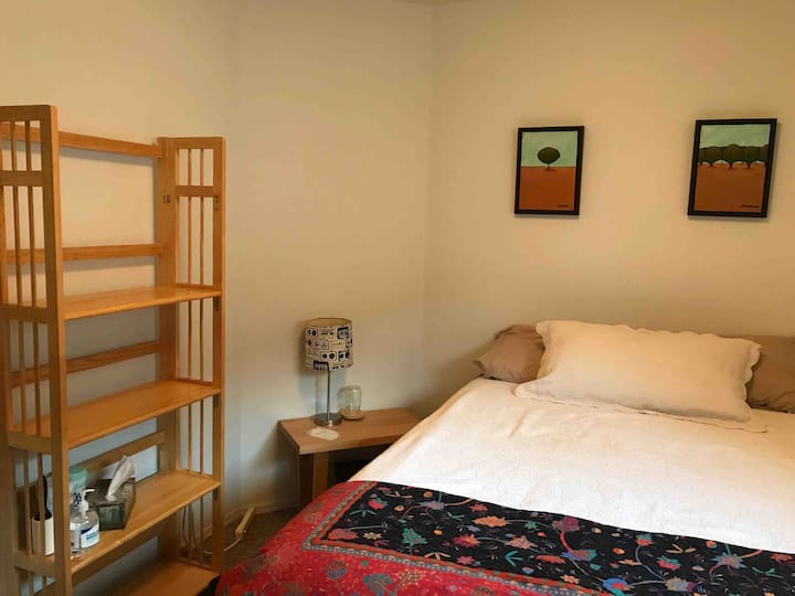 Private Room In Shawnessy - Calgary