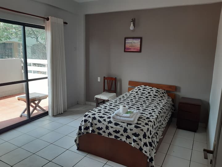 Acogedor Bonita Habitación Con Balcón En  Centro - Bolivia