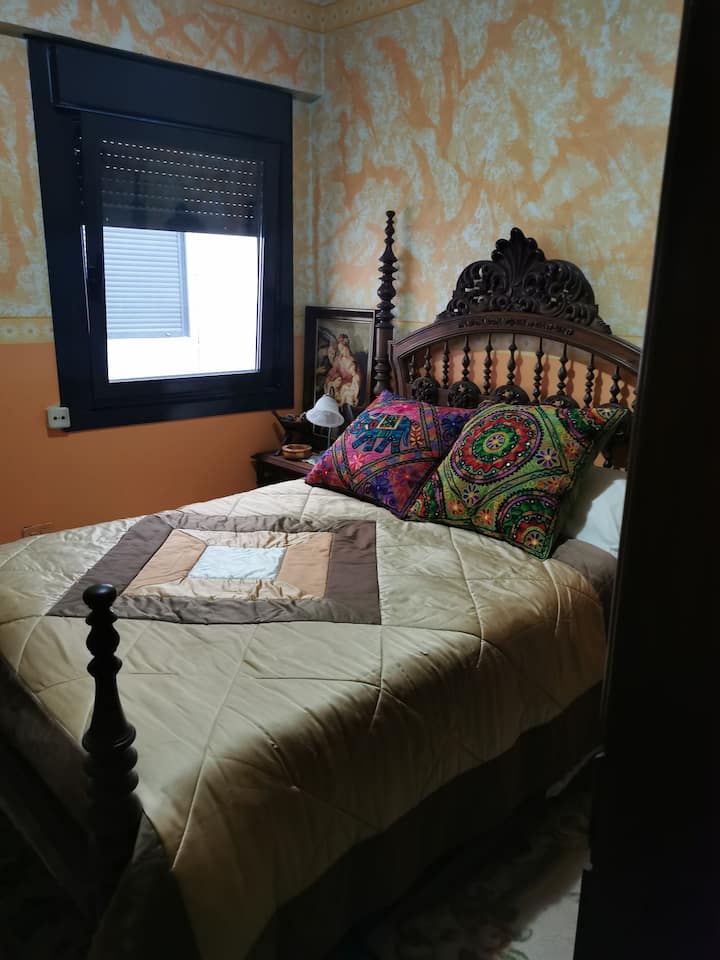 Bienvenidos Al Centro De La Ciudad De Vigo. Se Ofrece Un Dormitorio Para 2 Personas, Con Derecho A Cocina Y Zonas Comunes. Muy Cerca Del Casco Antiguo De La Ciudad - Vigo