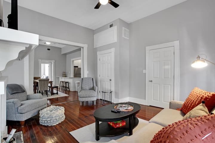 Spacious 1890s Retreat Steps From Forsyth - Savannah, GA