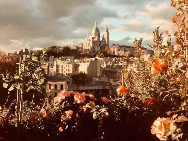 Romantic View On Montmartre - Parijs
