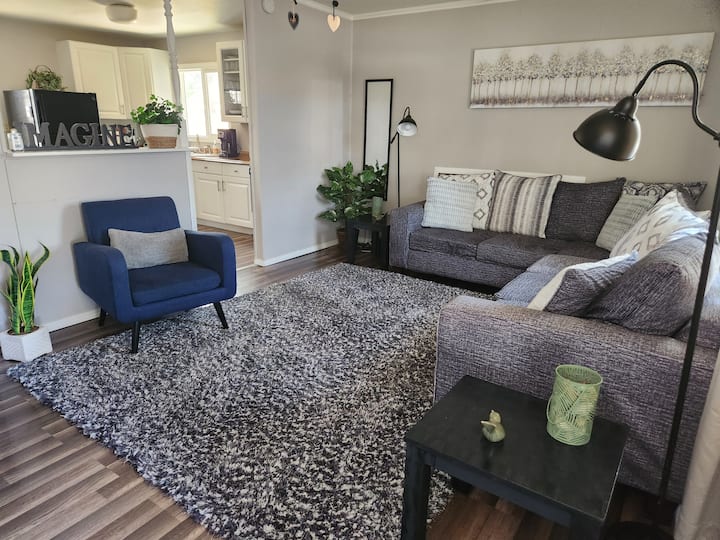 Family-friendly 3br Near Ft Carson & Zoo - Colorado Springs, CO