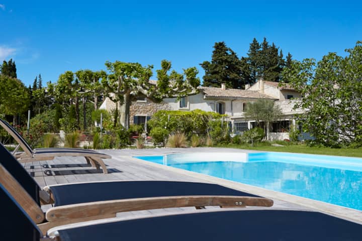 Mas Provençal Avec Grand Jardin Et Piscine - Châteauneuf-du-Pape