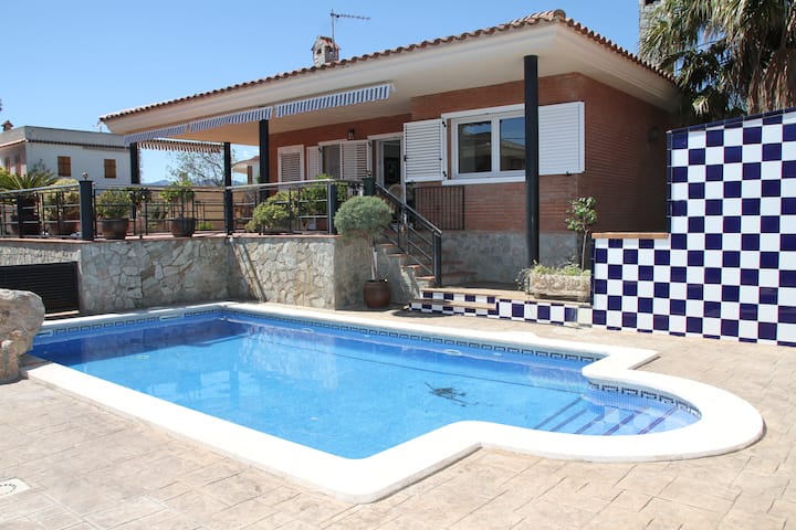 Villa En Zona Tranquil·la De Cambrils - Cambrils
