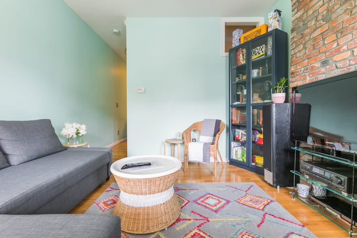 Cozy, Convenient Short North 2br/1.5b Free Parking - Columbus, OH