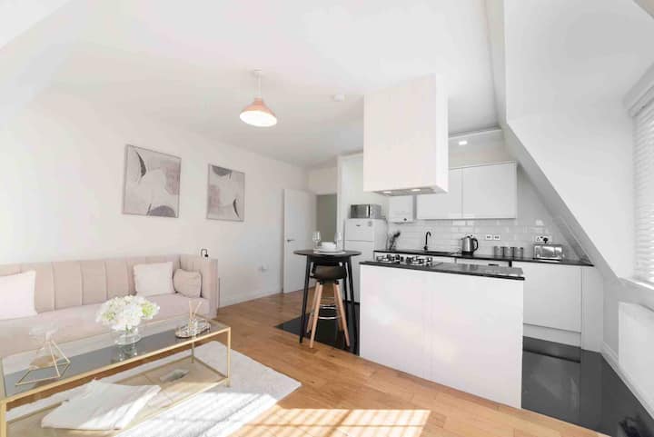 Spacious One Bed Loft Apartment - Aéroport de Londres Stansted (STN)