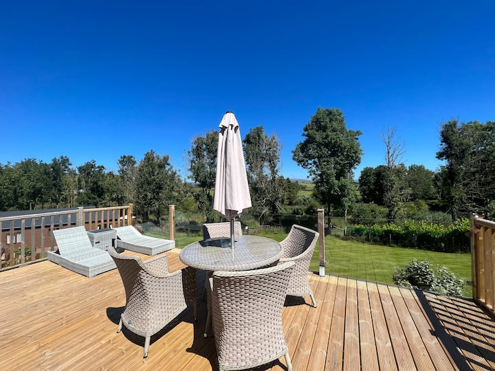 Lake House Lodge. Outstanding Views, Large Decking - Kirkby Lonsdale