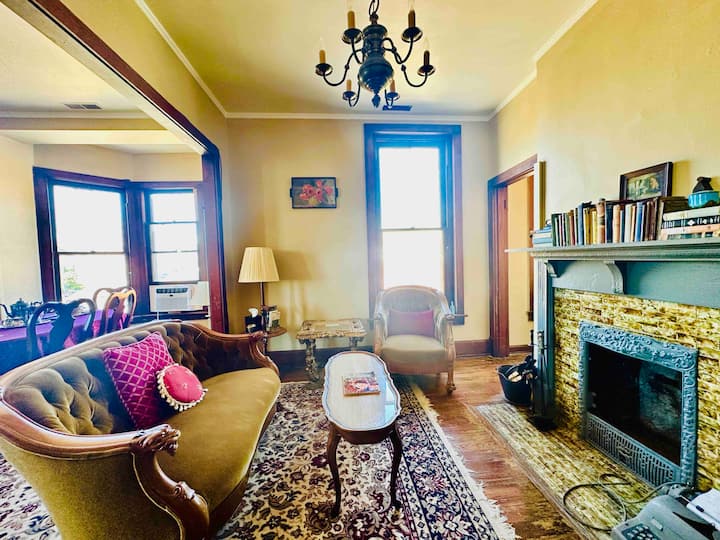 Cozy Victorian Suite - Mount Vernon, OH