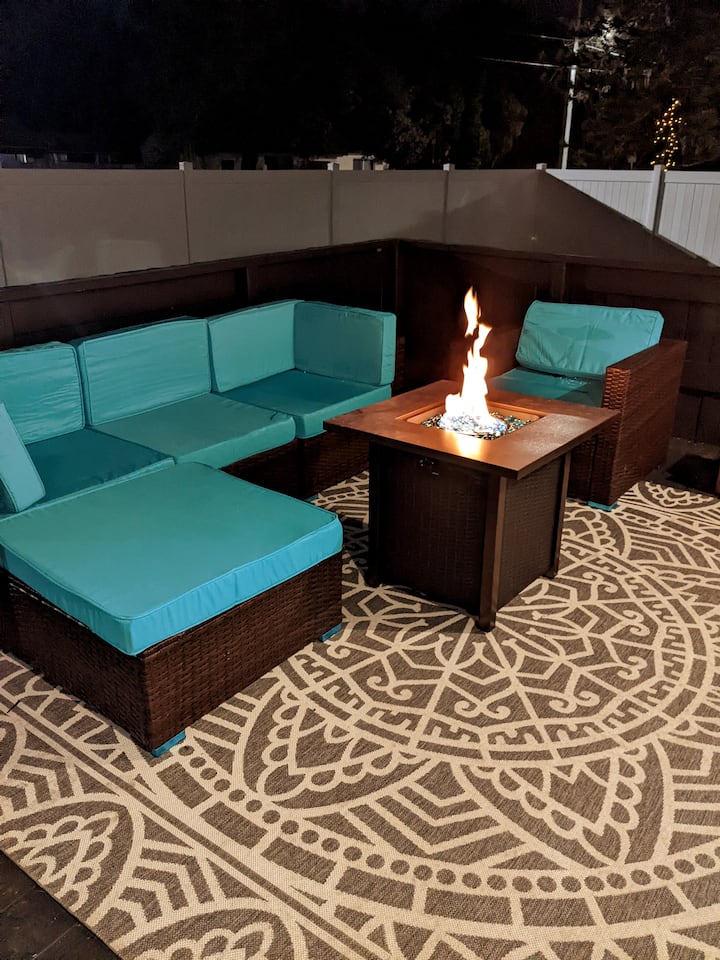 Group Vacation Home- Pool Table, Hot Tub, Fire Pit - Sarasota, FL