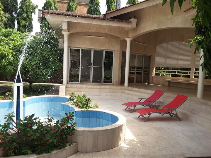 Nefertiti Plazza - Lomé