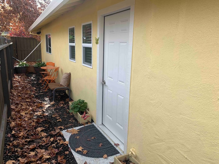 New, Private Entry & Yard 1 Br Apt - Concord, CA