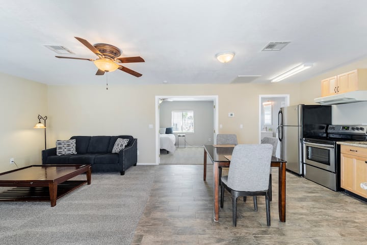 Bright & Spacious Unit W/ Pool 10 Mins From Strip - M Resort Spa Casino