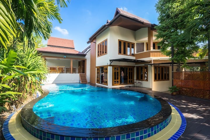 Feliz Villa With Pool &Jacuzzi 清迈泳池和按摩浴缸.宁曼路近古城 - Chiang Mai
