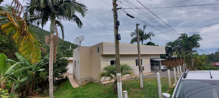 Casa Na Praia Do Siriu, Logo Atras Da Cachoeira. - Garopaba