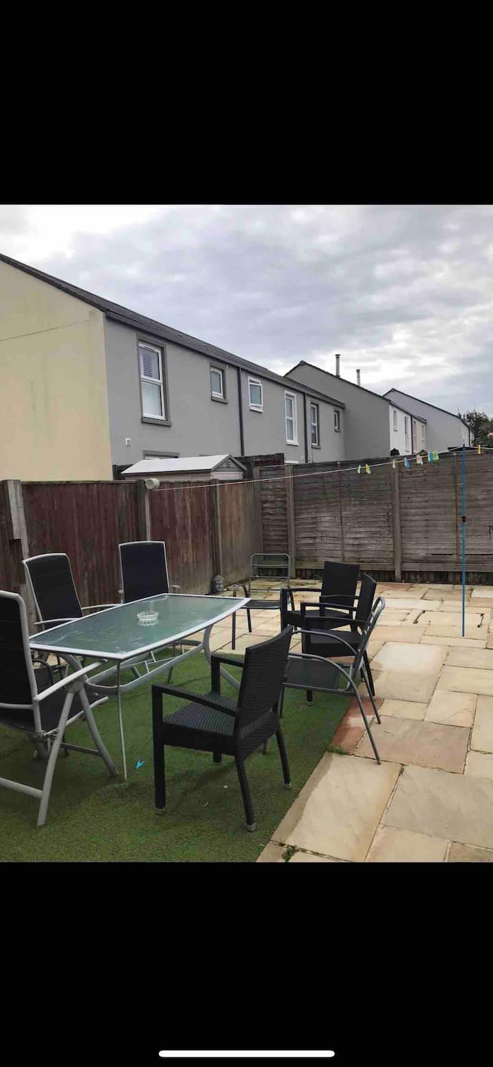 3 Bedroom Home Minutes Walk From Beach In St Clem - Jersey