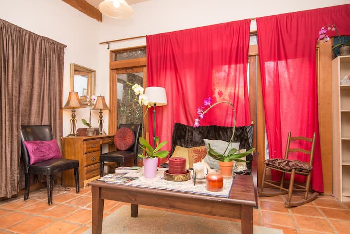 Pasadena Foothills Oasis Guesthouse - Pasadena, CA