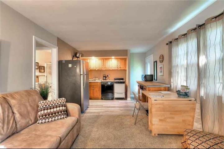Cozy Suite With Kitchen - Gladstone, MO