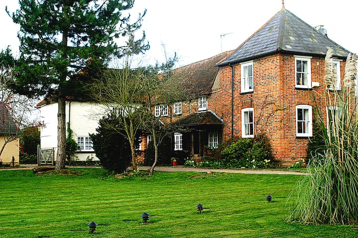 3 Bed Farmhouse Apartment; - Maidenhead
