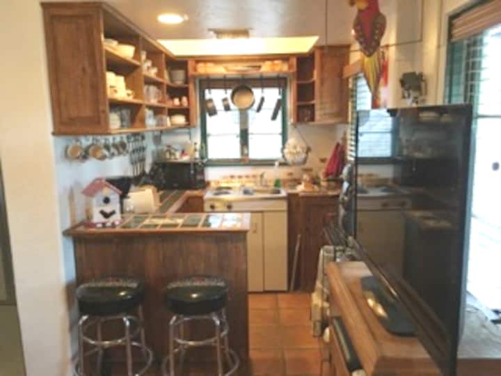 P.s. Private Magic Guest House. Host Is Superhost! - Palm Springs, CA