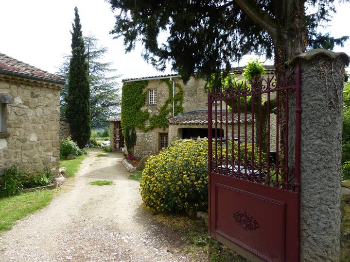 Au Calme En Pleine Nature Chez Un Apiculteur - Crest