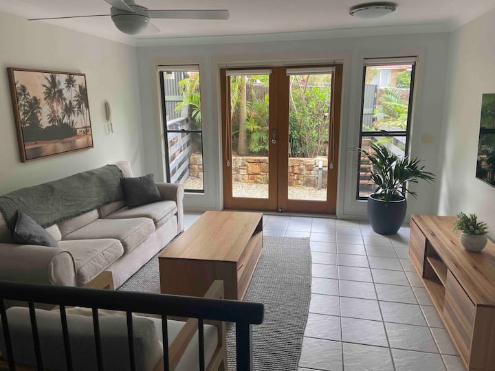 Coastal 2-bedroom Townhouse / Close To Everything - Coffs Harbour