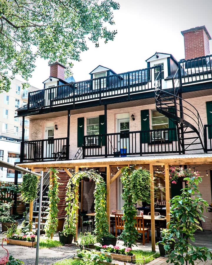 Huge Private House (6 To 8bedroom). - Quebec