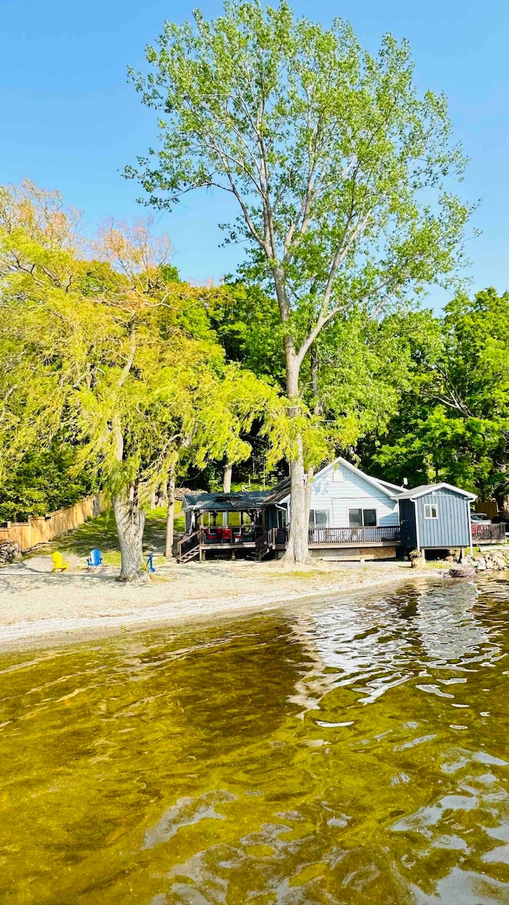Private Beach Waterfront Cottage - Napanee