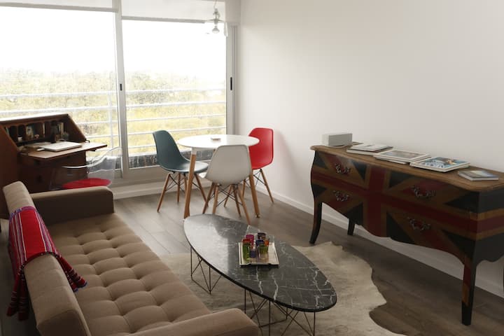 Gorgeous View + Perfect Location - Montevideo