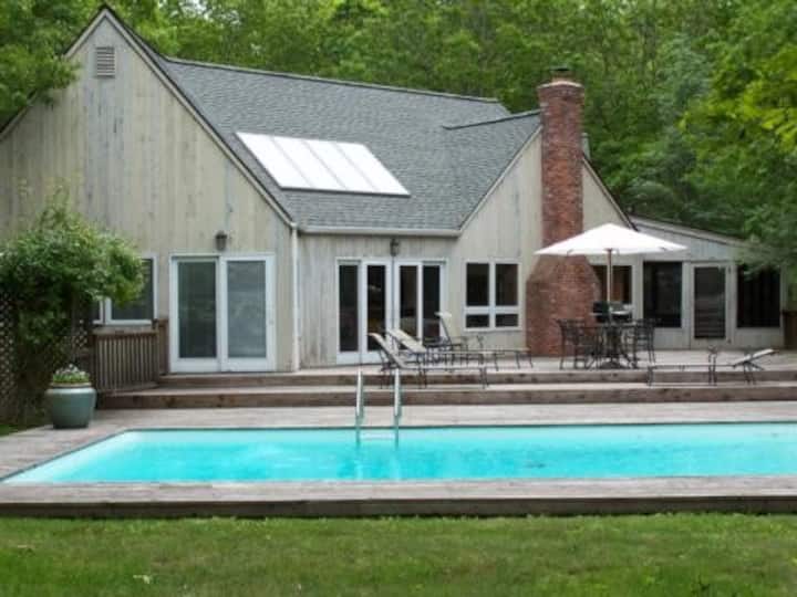 Price Drop!! Style & Convenience In The Hamptons - East Hampton, NY
