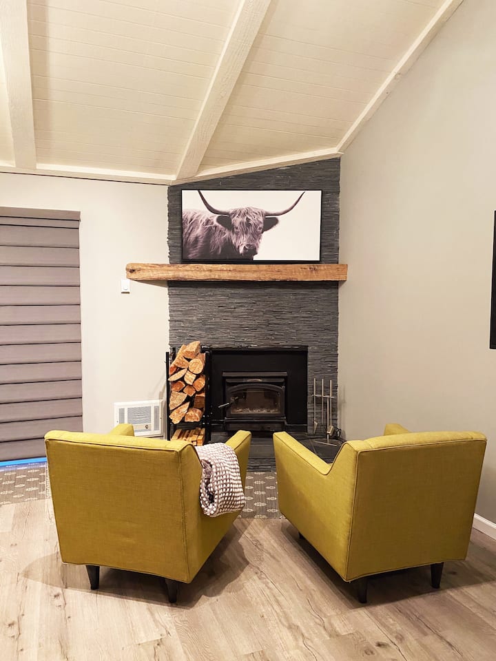 Modern Mountain Getaway 2 Br + Loft - Mammoth Lakes, CA
