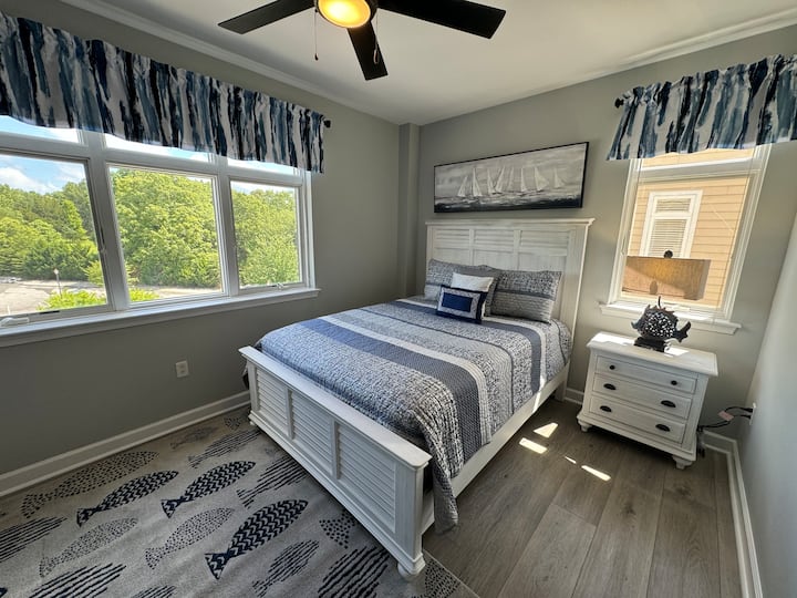 Top Floor Resort Corner Studio - Smith Mountain Lake, VA