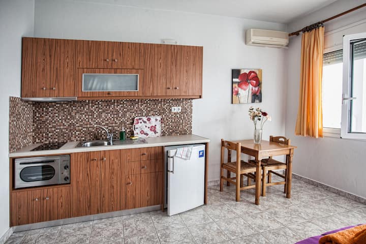 Chrisanthi Studios & Apartments 
Mirthios - Griechenland