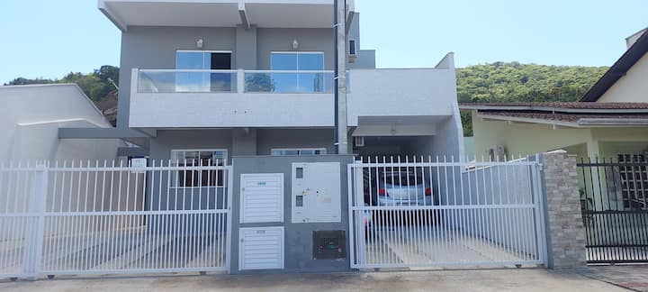 Casa 1º Piso Em Porto Belo, A 180 Metros Da Praia. - Porto Belo