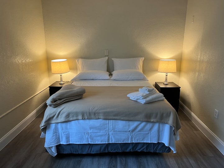 Private Suite # 14, Five Minutes Walk To Beach. - Pompano Beach, FL