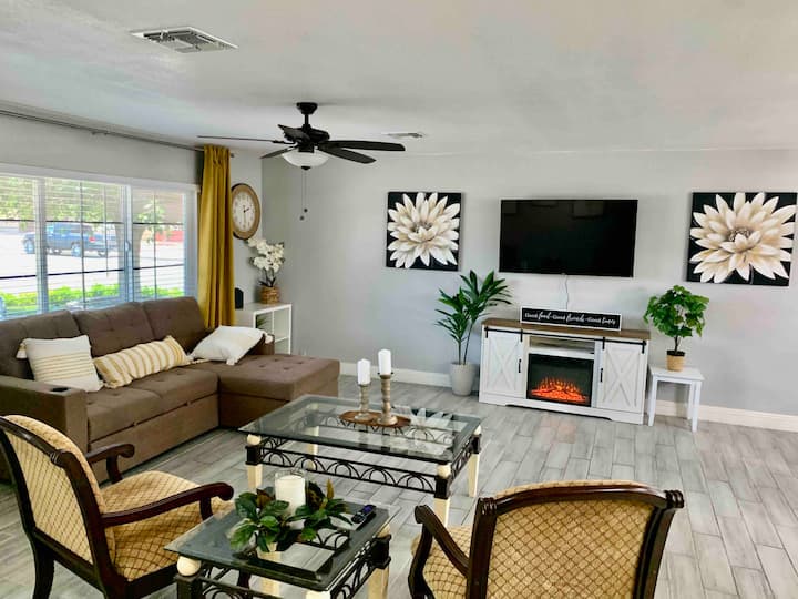 Licensed Home, 15 Min To The Strip - Las Vegas, NV