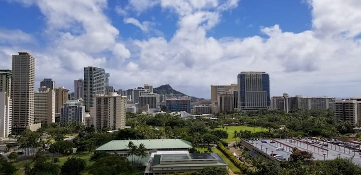 Charming & Beautiful High-rise Apt W/ocean View - Honolulu