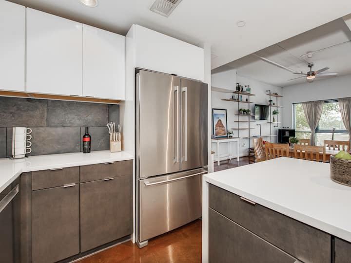 Modern, Trendy Condo Uptown - Charlotte, NC