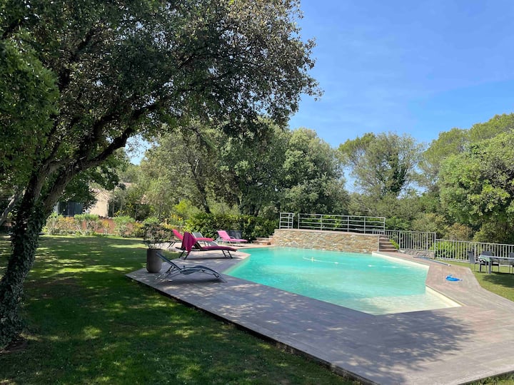Villa Piscine à Débordement à Uchaux Mt Ventoux - Bollène