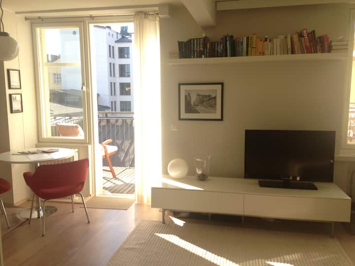 Bright Studio W/ Balcony In Center - Helsinki