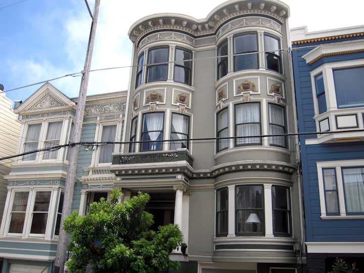 Meticulous Grand Edwardian Condo Near Famous Parks - San Francisco
