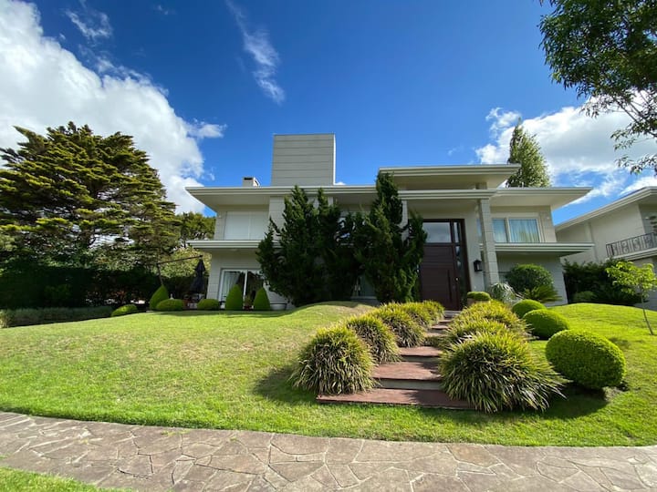 Casa Em Condomínio Com Vista Para O Lago. - Gramado