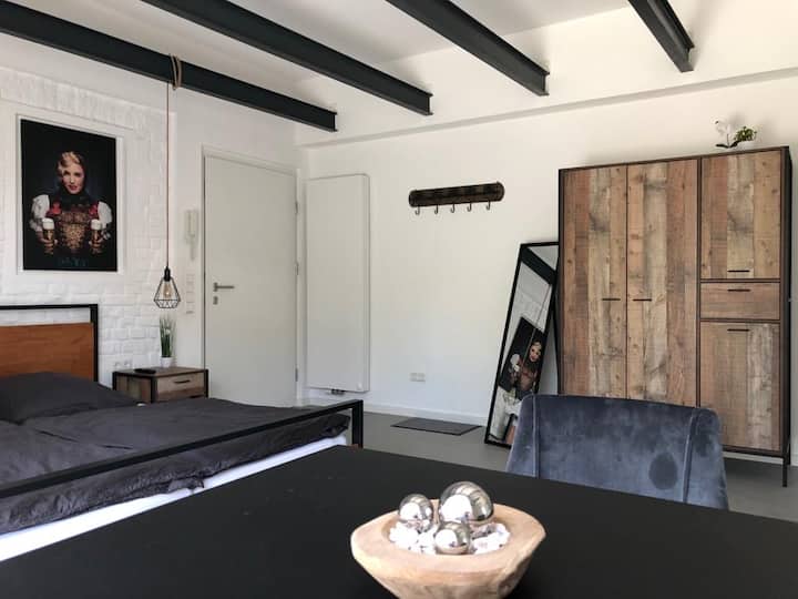 Schickes Industrial-style-apartment Mit Garten - Karlsruhe